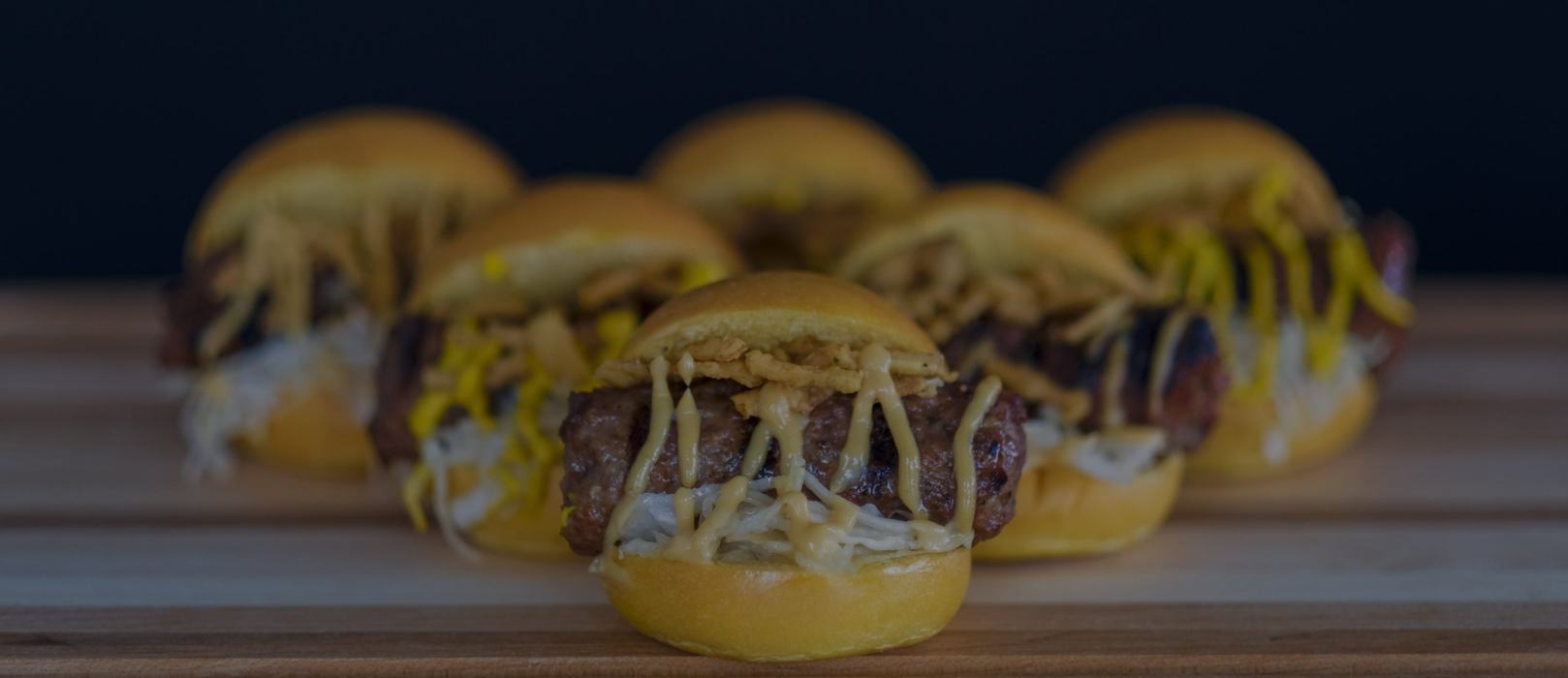 Mici d’ici. Cucerirea Quebecului mic cu mic - Pagini Romanesti